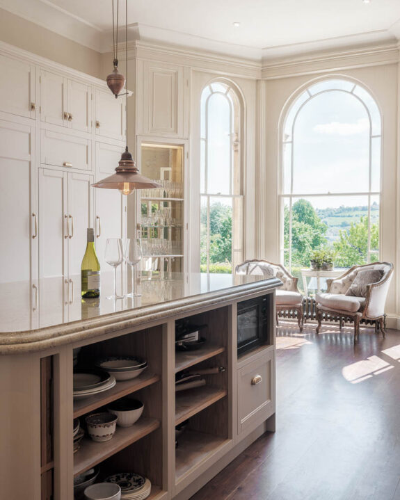 5 Essential Tips for Vintage Kitchen Cabinet Hardware