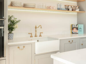 5 Essential Tips for Vintage Kitchen Cabinet Hardware